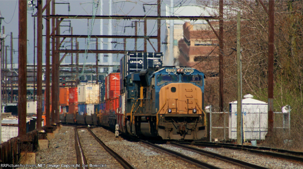 CSX 4709 on Q190
